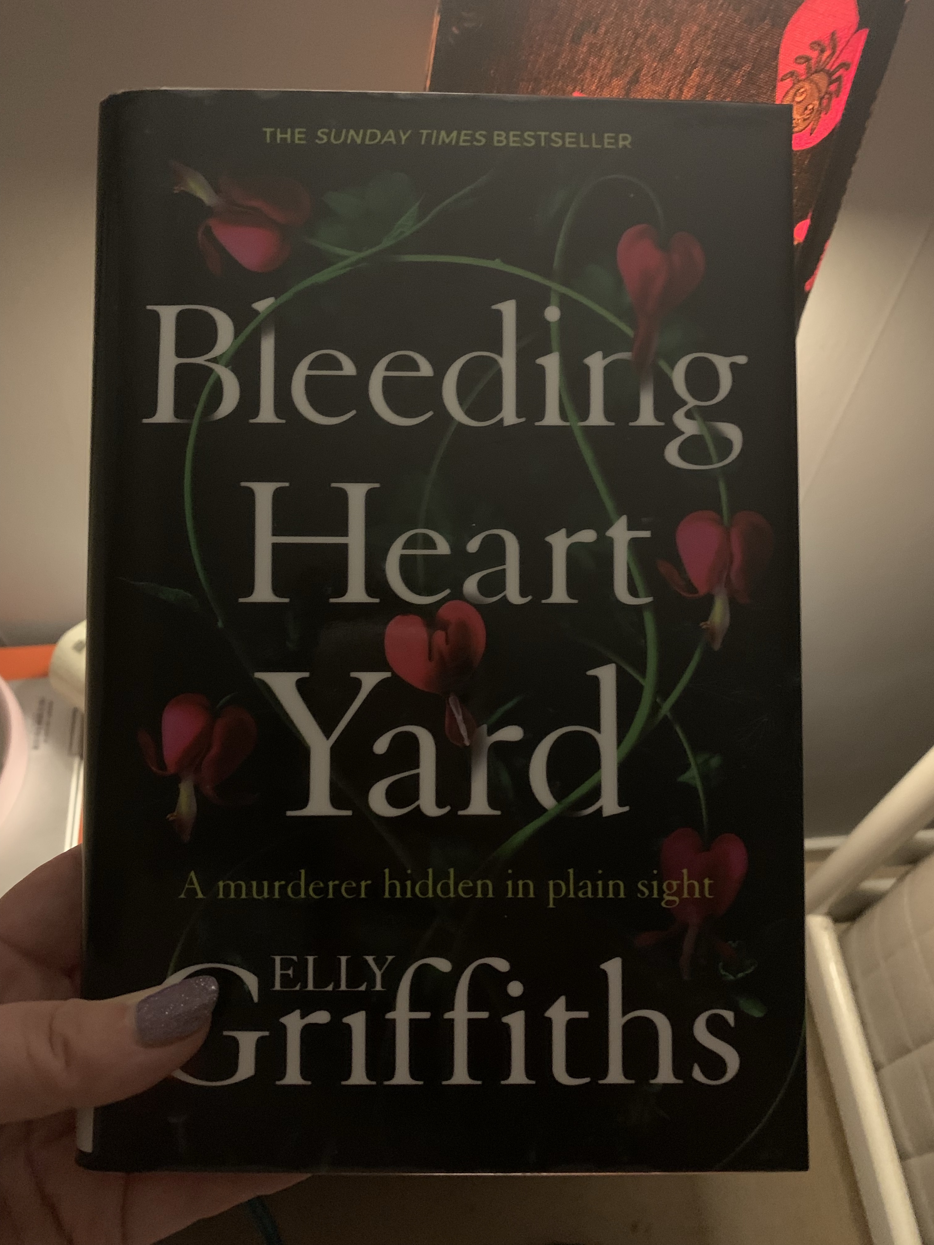Bleeding Heart Yard (Harbinder Kaur, #3) av Elly Griffiths – Stories ...